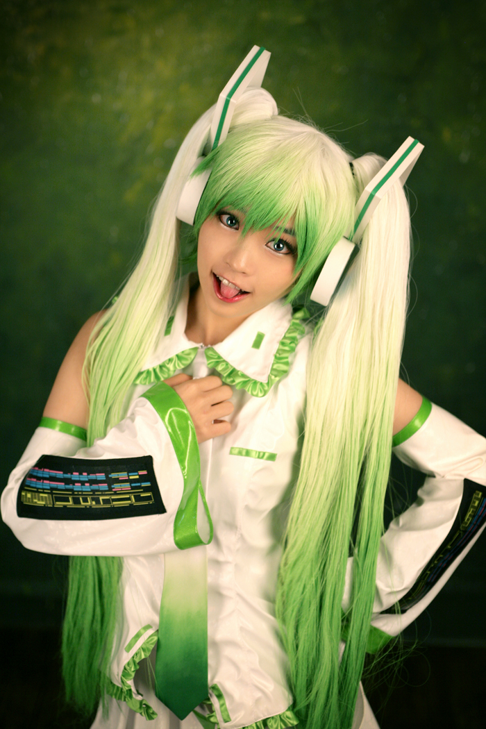 Mini Akiba: Tomia cosplay *as Negi Miku