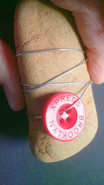 Nature Craft: Wire-Wrapped Rocks