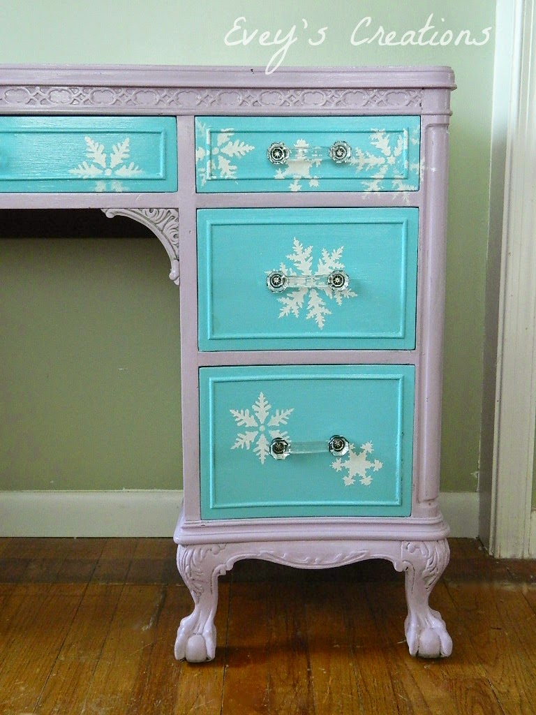 Evey's Creations: Frozen-Inspired Vanity Redo/Decoupage Tutorial