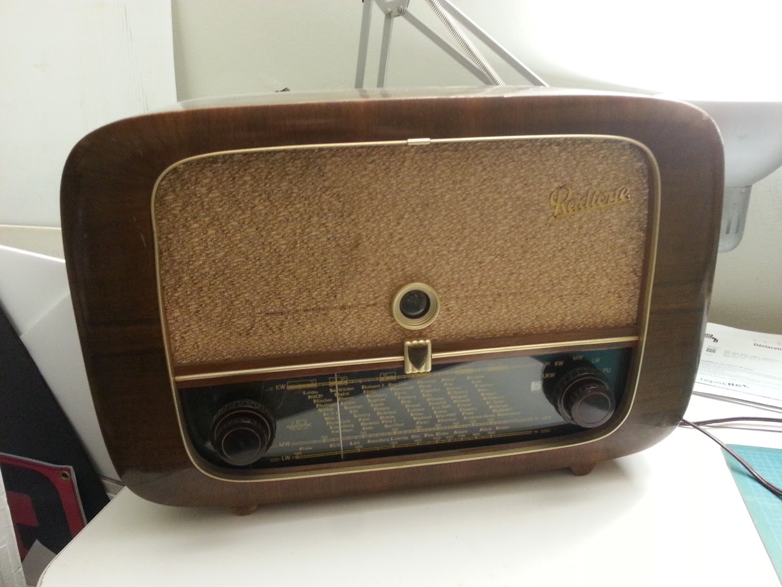 The Deambulatory Matrix: Bluetooth Mod for Vintage Radio (2017)