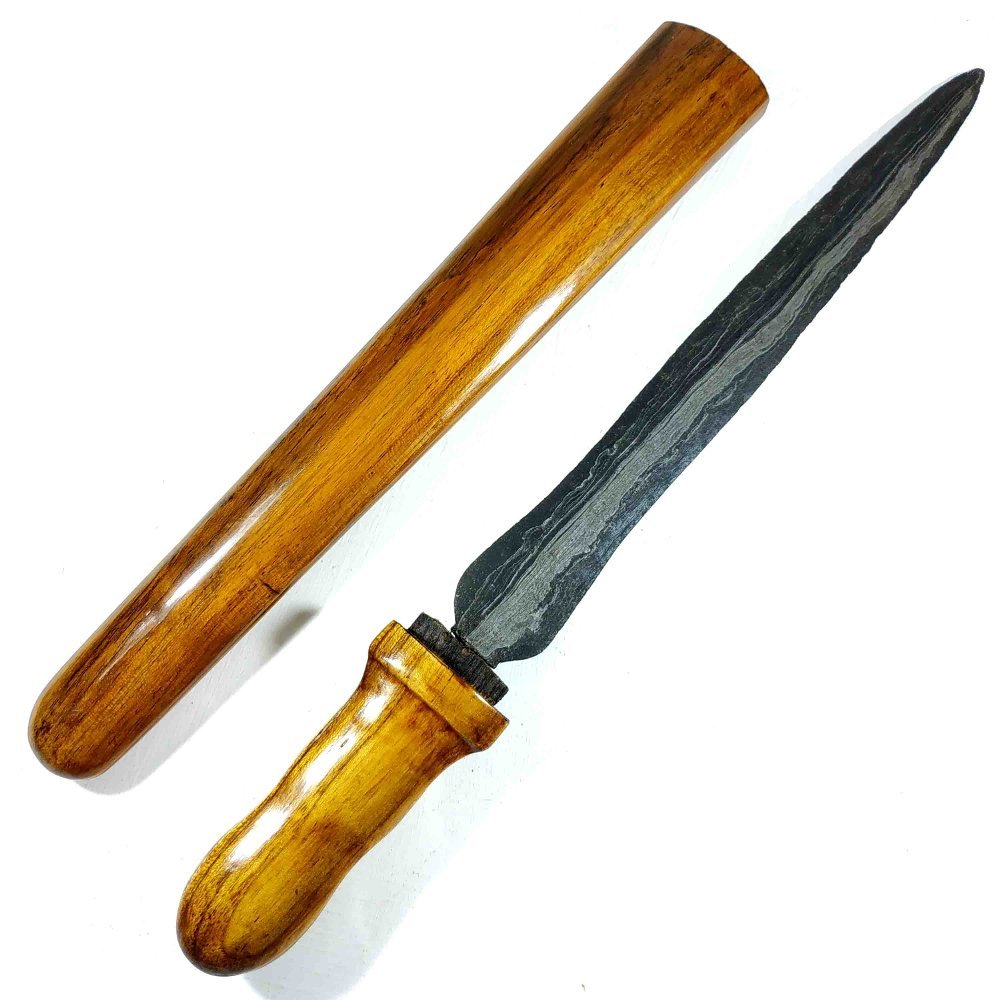 PUSAKA NUSANTARA: Tombak Biring Lanang