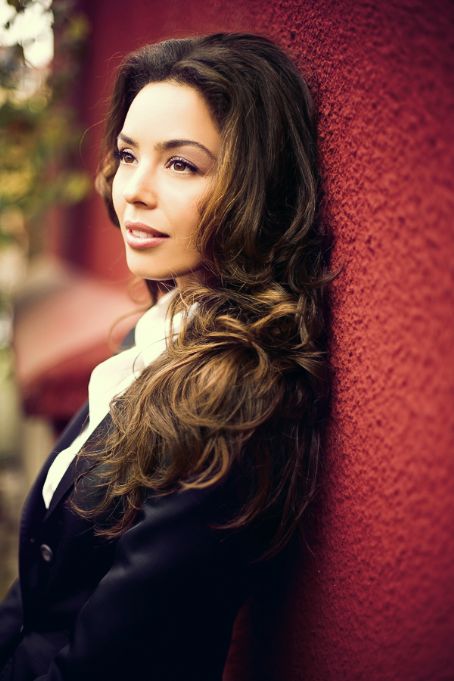 Elegance of Life: Azra Akin