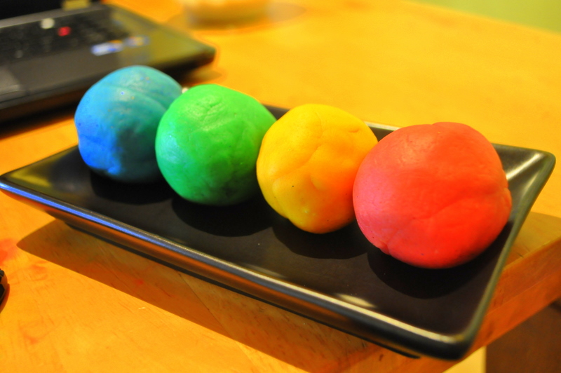 A Jewish Homeschool Blog: Amazing Playdo Recipe and Home Library ...