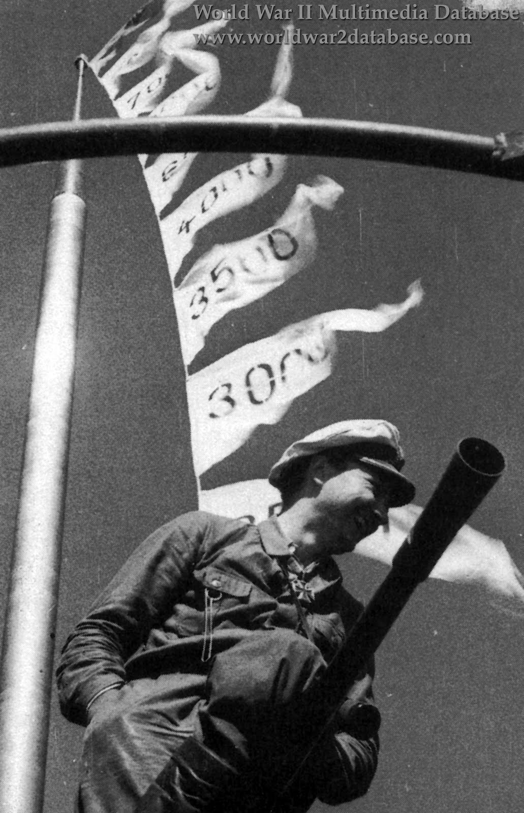 NAZI JERMAN: U-124, Kapal Selam Jerman (U-boat) Dengan Lambang Edelweiss!