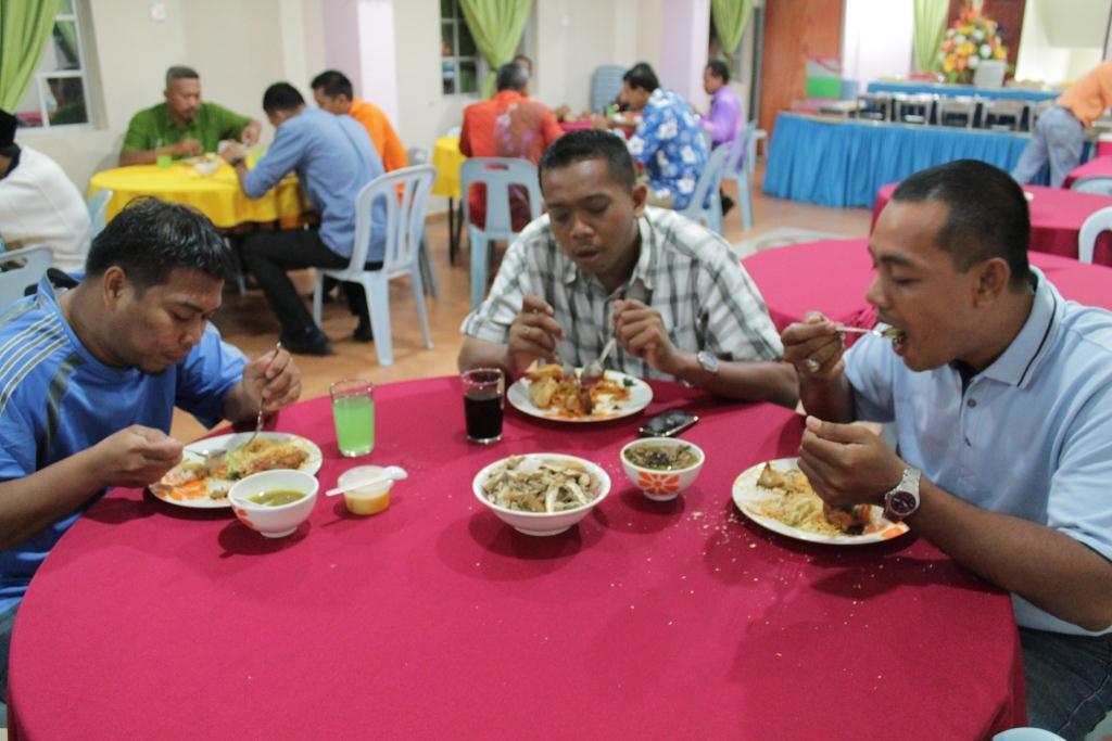 Kelab Keluarga dan Kakitangan PUSPEN Muar: MAJLIS PERPISAHAN TN ROSLAND ...