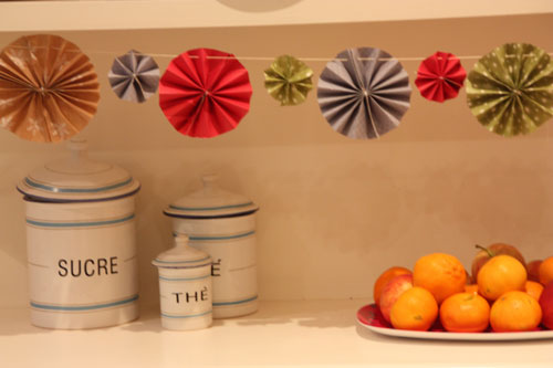 Sisters Guild: Monday Makery - Festive Paper Decorations