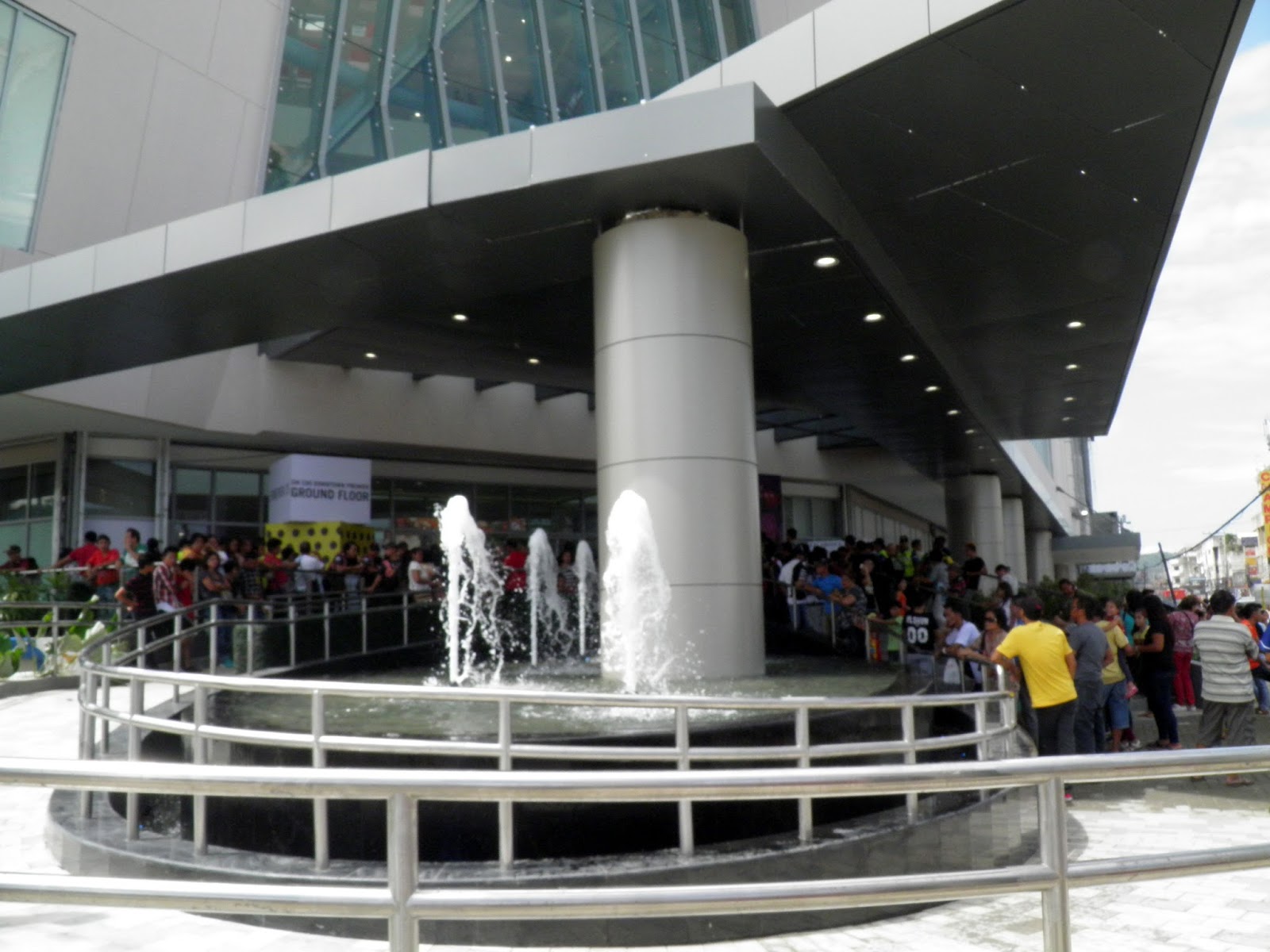 noel autor: SM CDO Downtown Premier Grand Opening