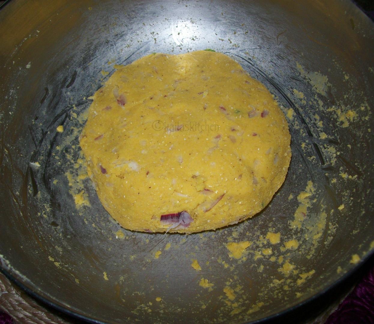 Experiments in Kailas Kitchen: Pyaaz Makki Ki Roti