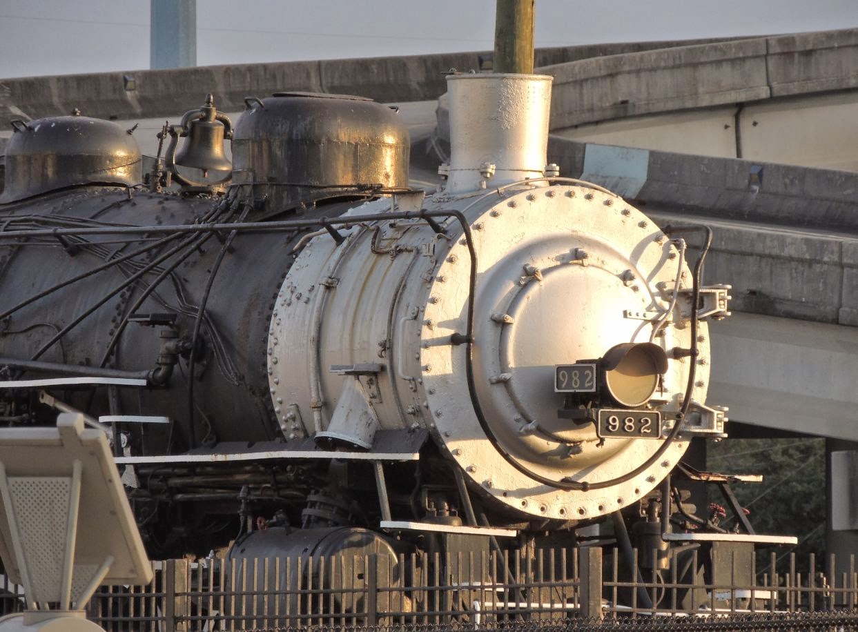 Houston Streetwise: Old Steam Locomotive at Convention Center getting a ...