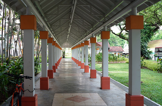 Concrete posts supporting the roof of a pathway free picture for ...
