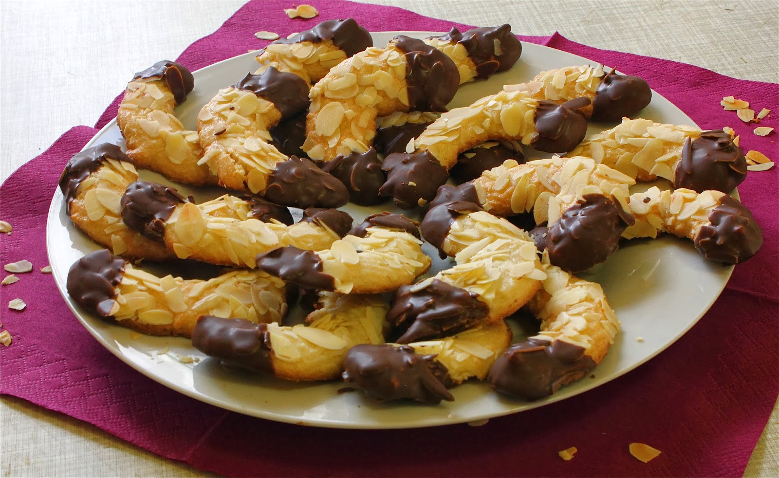 Pudica's Food Corner: Mandelhörnchen (Almond-Marzipan cookies)