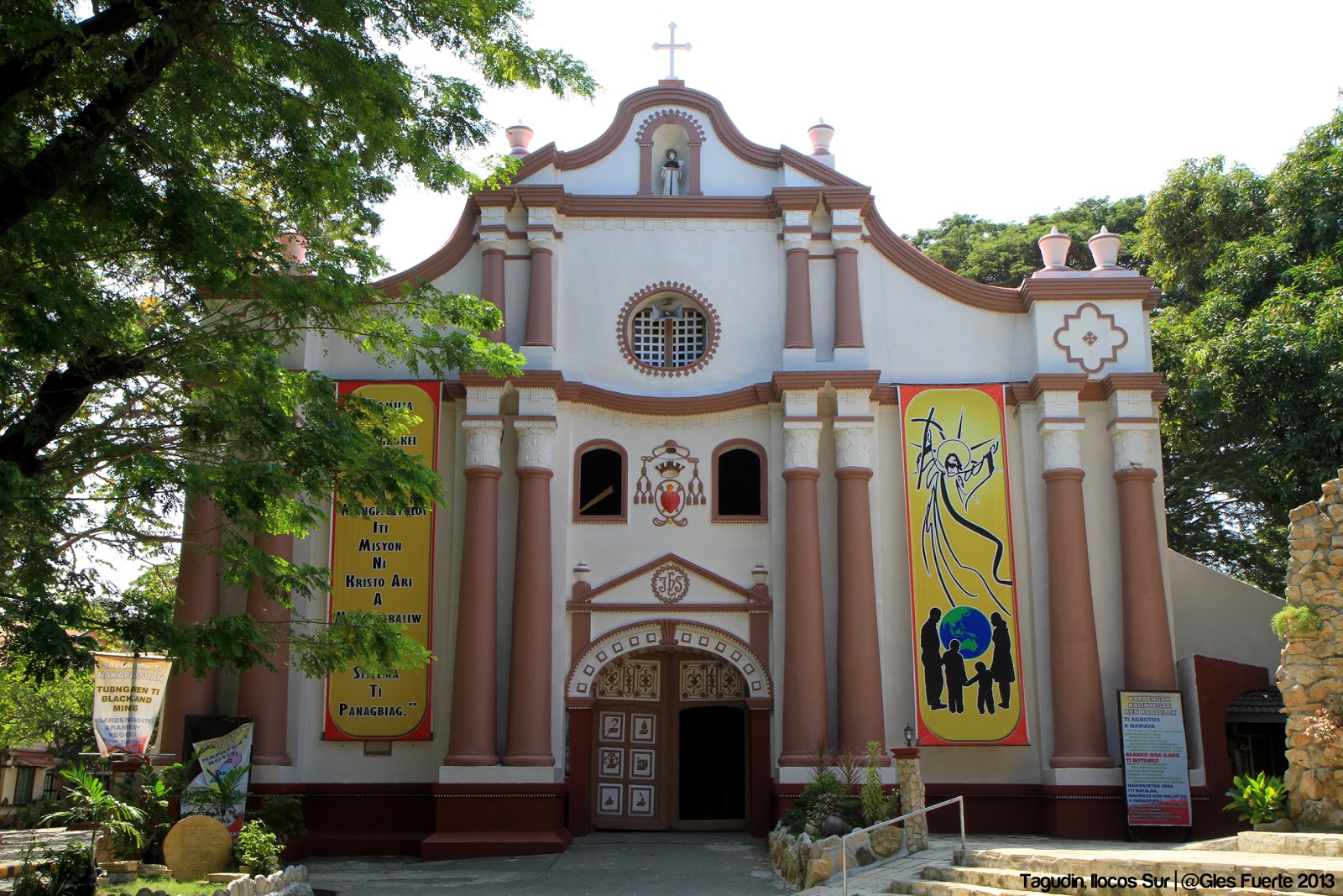 Explore.Dream.Discover: Exploring the Tagudin Church and Sundials ...