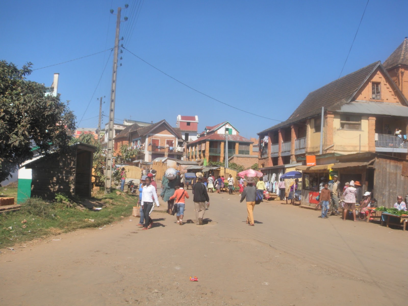 Aventures et vie à Madagascar: Ambositra la suite...