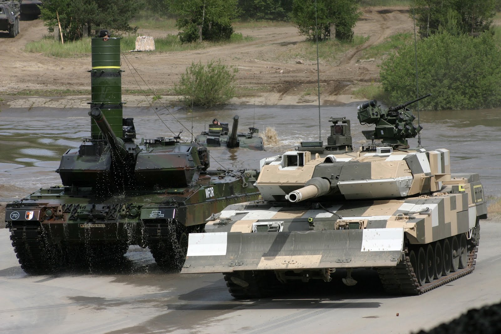 Berita HanKam: Menhan Bantah Bobot Tank Leopard 40 Ton