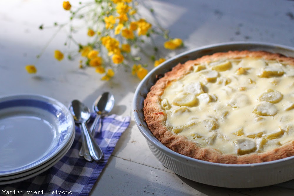 Marian pieni leipomo: Rahka-raparperipiirakka