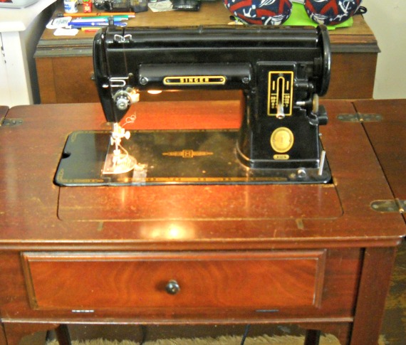 Curlicue Creations: Singer 301A Vintage Sewing Machine