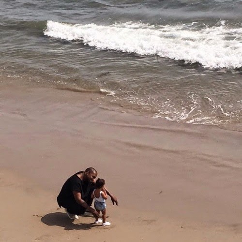 Adorable photo of Kanye and North West at the beach
