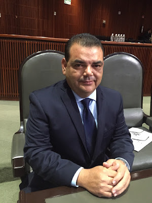 Temas y sucesos // Diálogos : 09/13/15