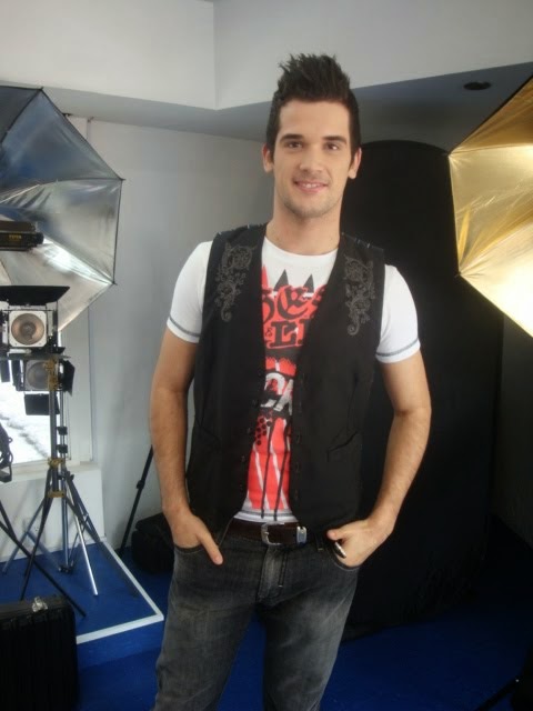 somos el espectador: ALBERTO COLLADO FABRICANDO MUSICA