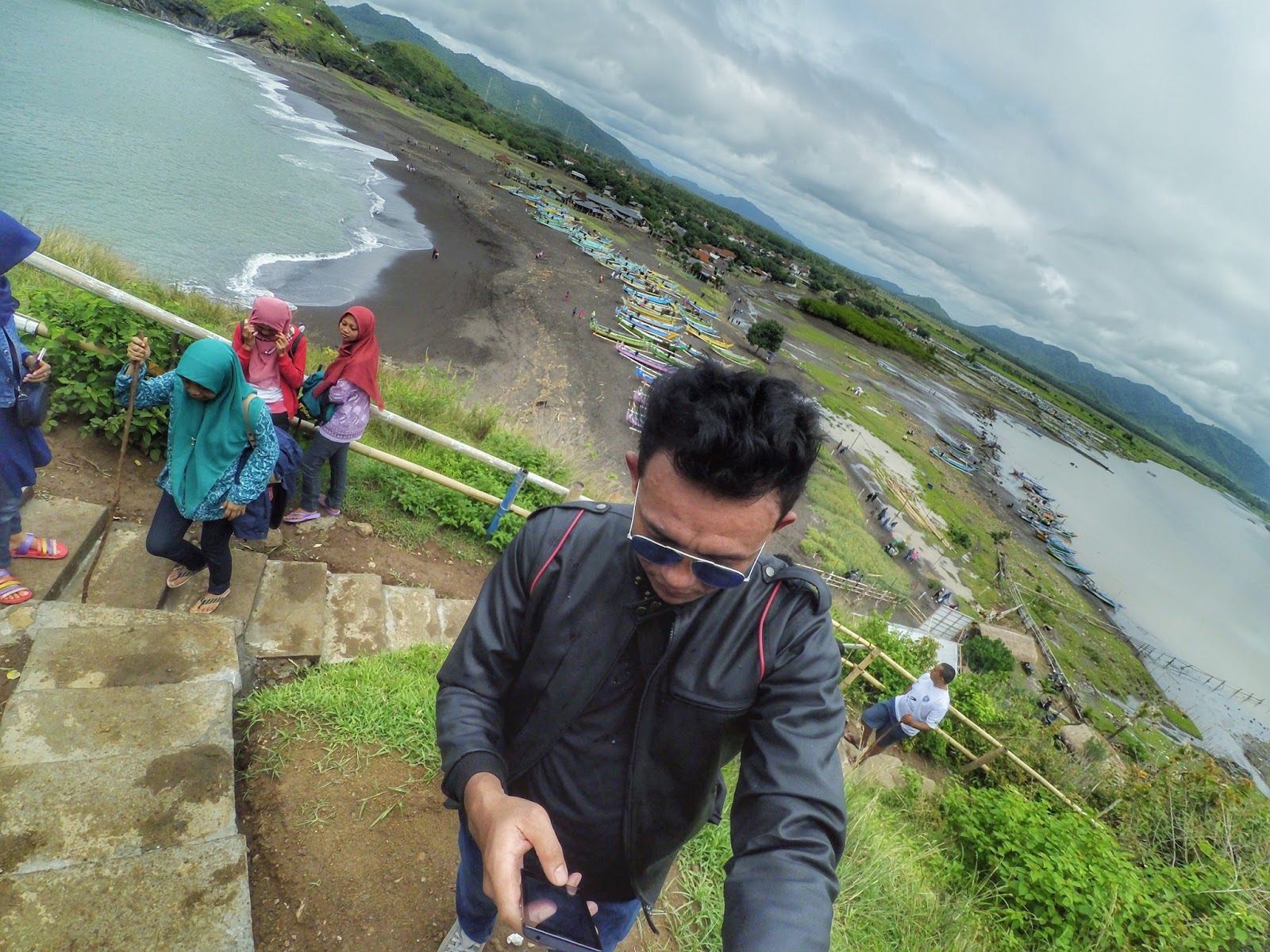 Melihat Langsung Cantiknya Teluk Love Pantai Payangan Jember - ZUCKICI.COM
