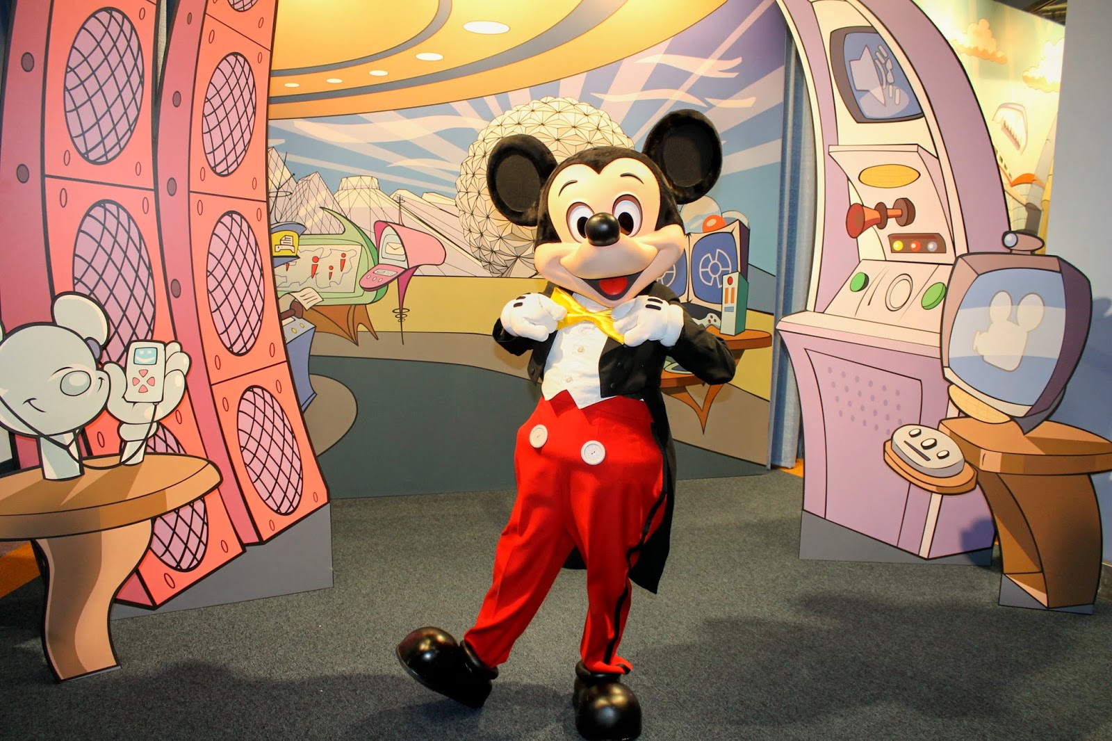 Unofficial Disney Character Hunting Guide: Epcot Characters