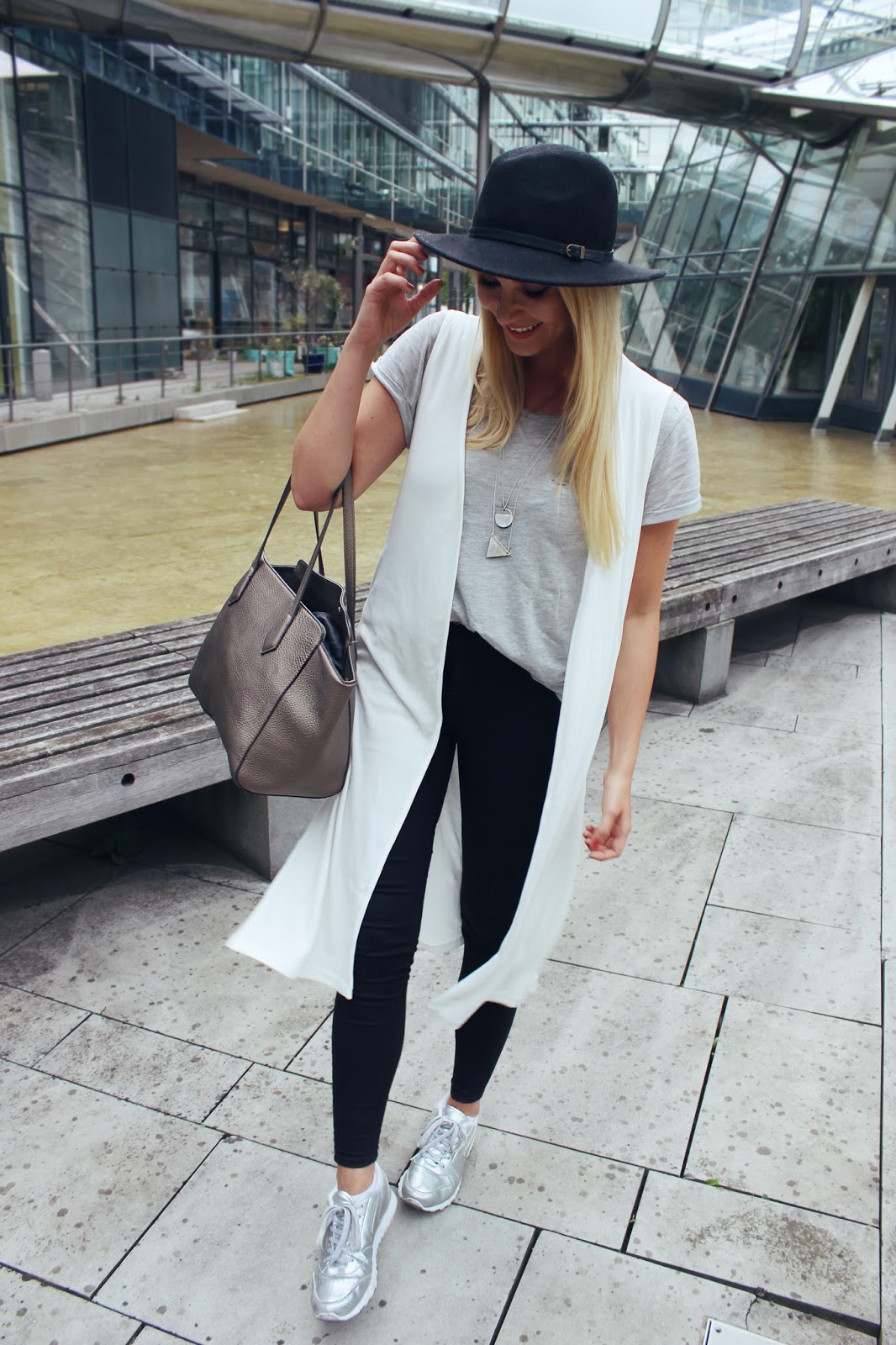 Streetstyle white & silver | A Heart For Fashion