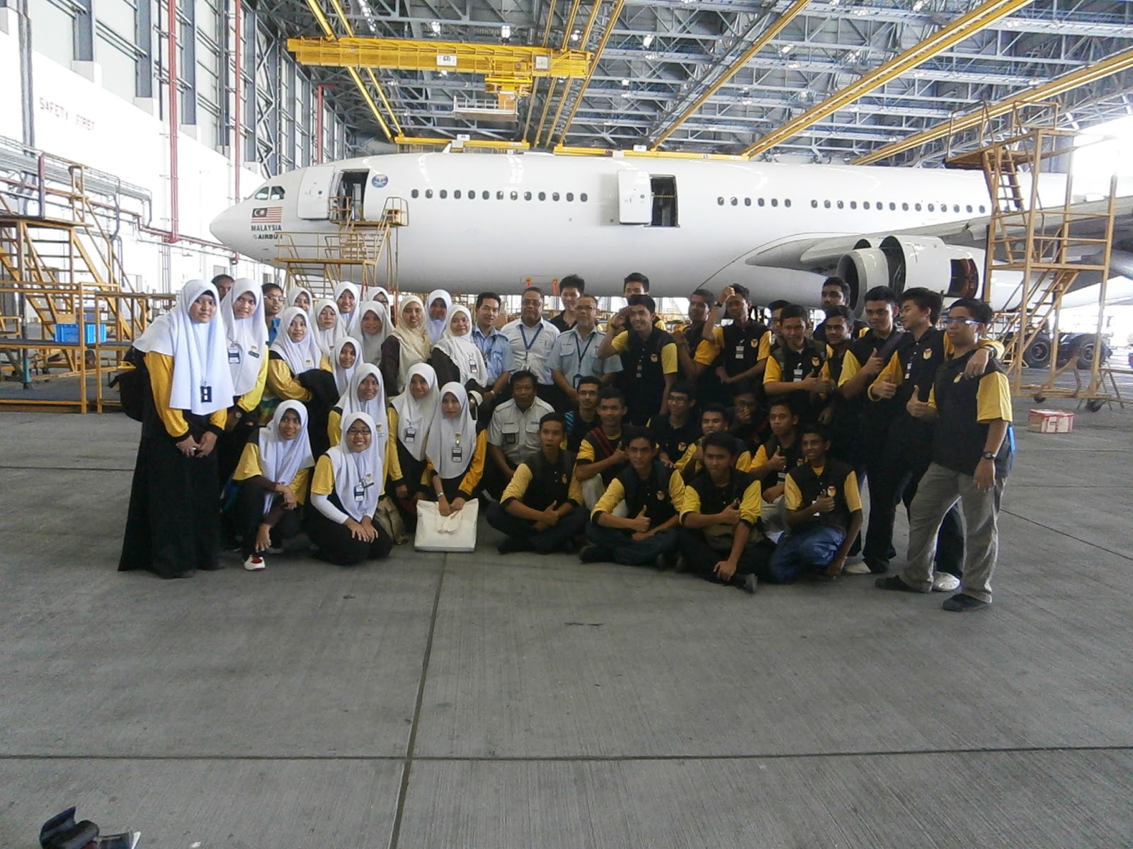 SMK SERI SEPANG: LAWATAN SMK SERI SEPANG KE HANGAR 5 & 6 KLIA
