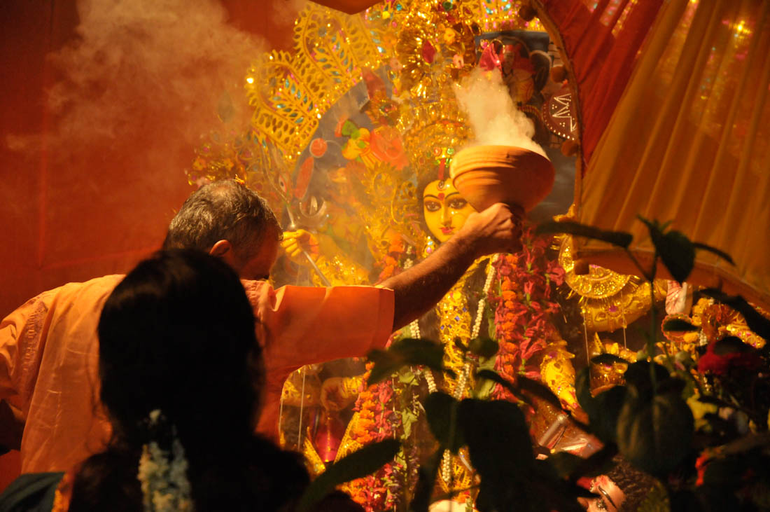 Debopriyo's Pictures: Durga Puja 2011 : Aastami Sandhya Arati