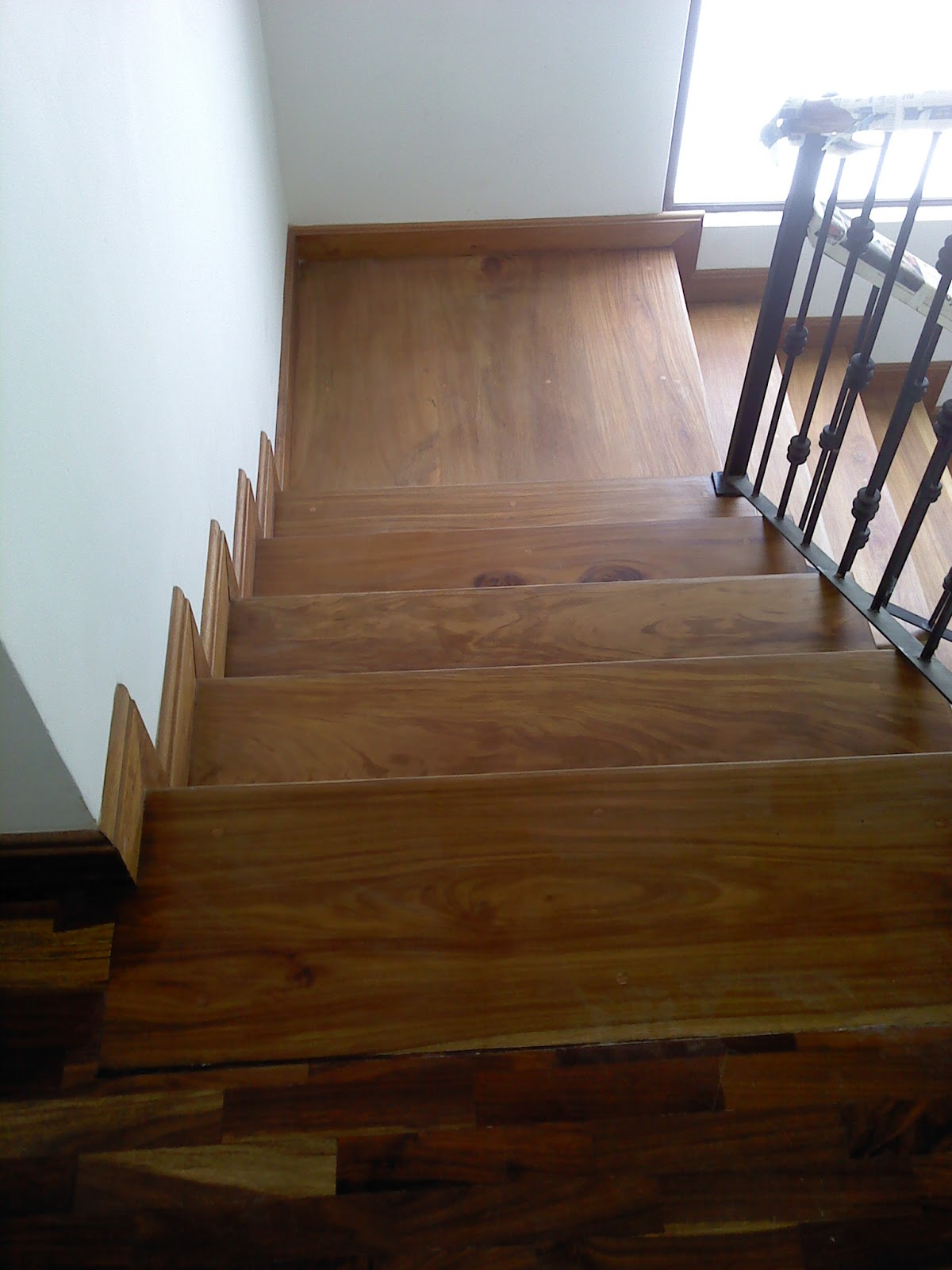 Pisos de Madera en Guatemala (Hermenejildo Donis e Hijos): Gradas