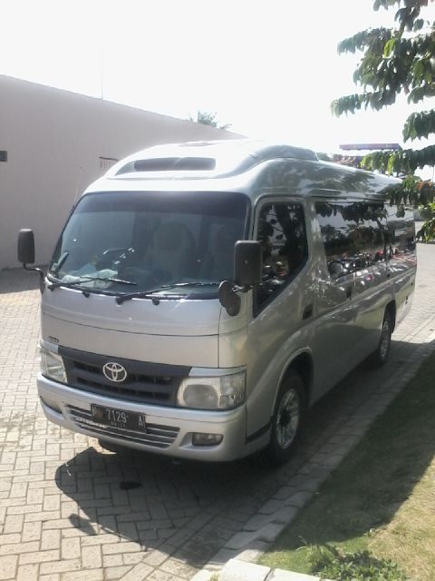 Sewa Minibus Elf dan Toyota Hi ace commuter Surabaya: Sewa Elf Surabaya