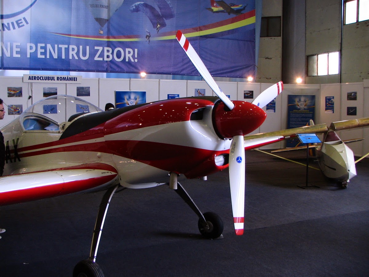LA MULTI ANI, ROMANIA!: Expozitie de avioane usoare