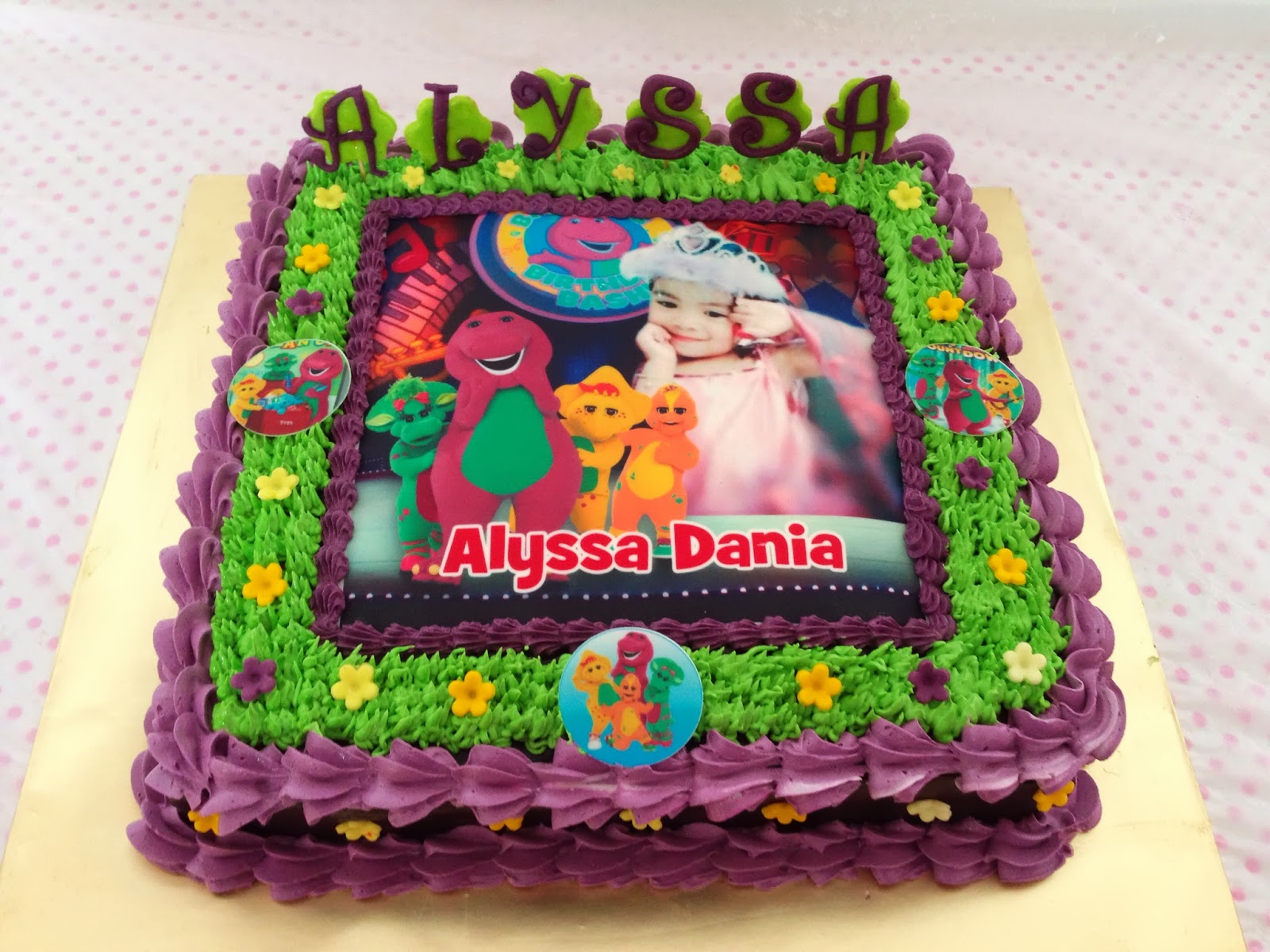 ninie cakes house: Barney Birthday Cake