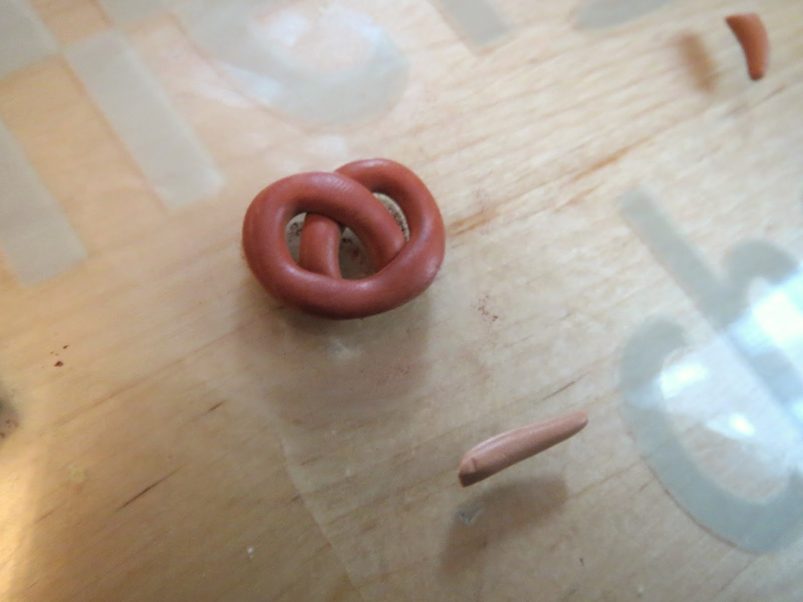 Cute Enough to Eat: Tutorial: polymer clay pretzel necklace