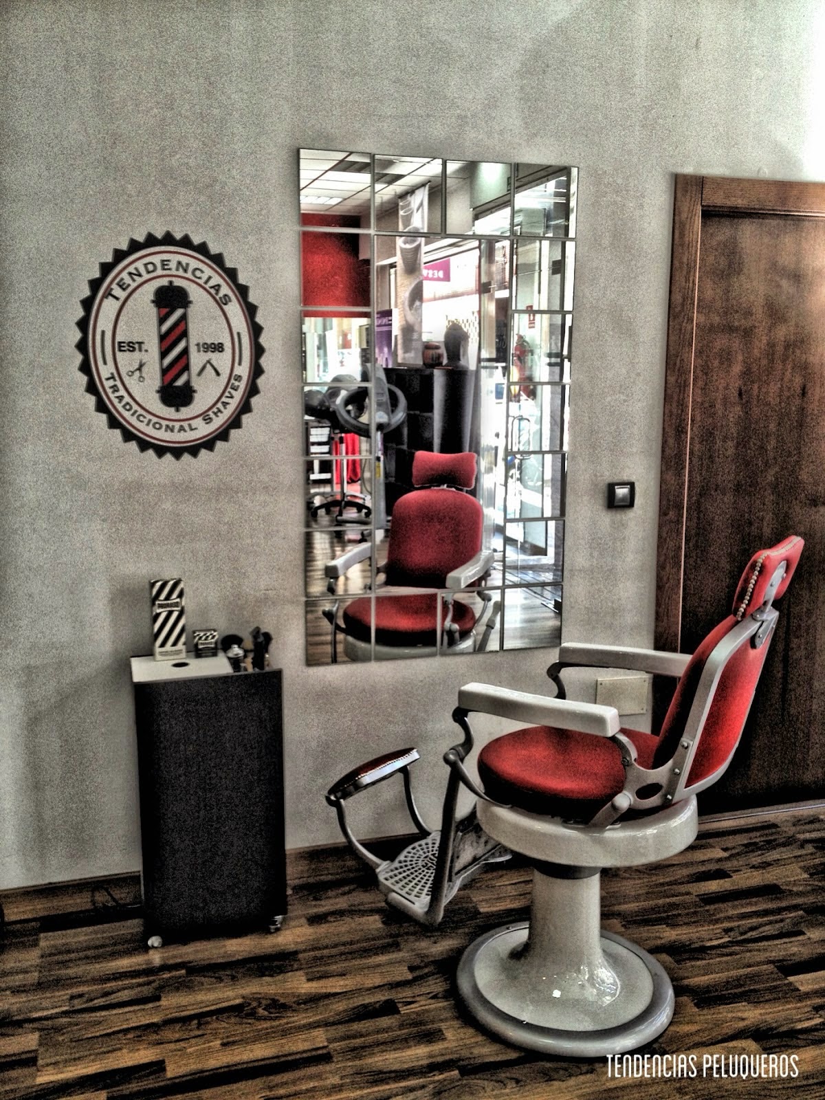 TENDENCIAS PELUQUEROS: UN PASEO POR LA BARBERIA DE HOY Y AYER