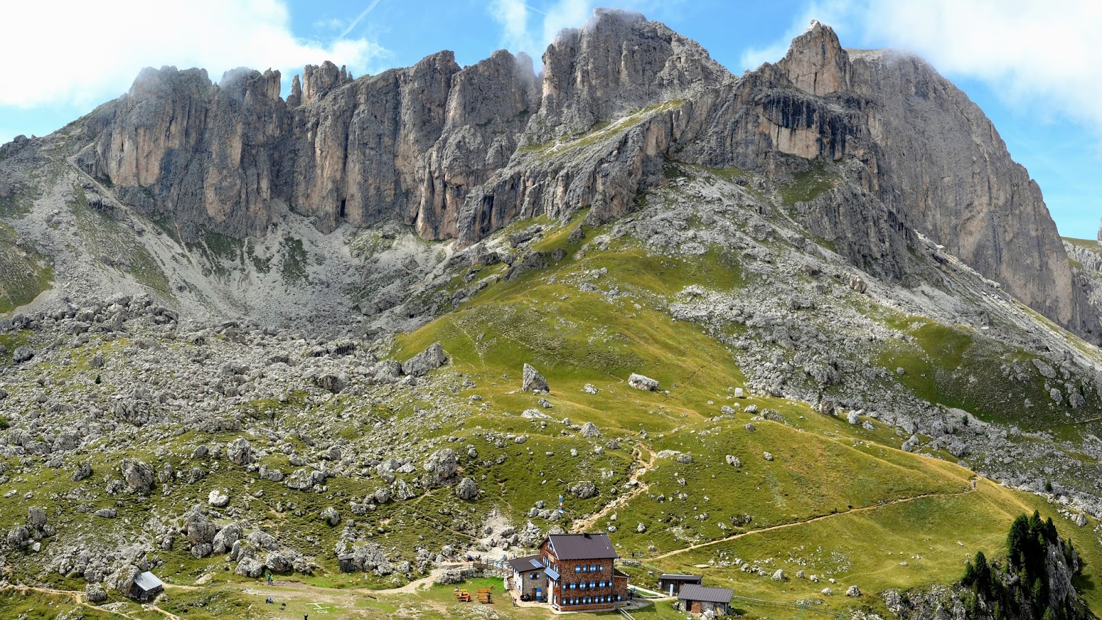 Rifugio Roda di Vael e aquila di Christomannos: escursione da passo ...
