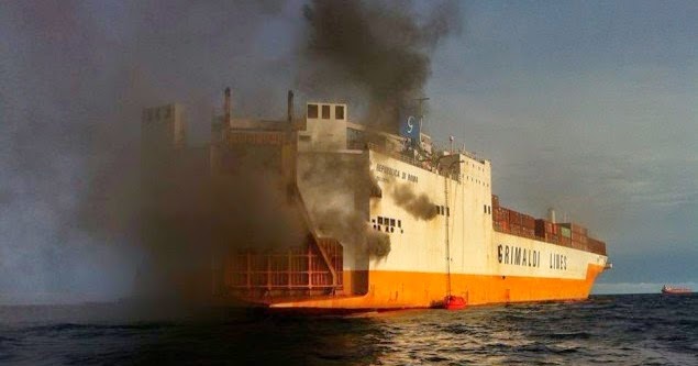 Navios de Santos & CIA: Navio REPUBLICA di ROMA '' Pega Fogo