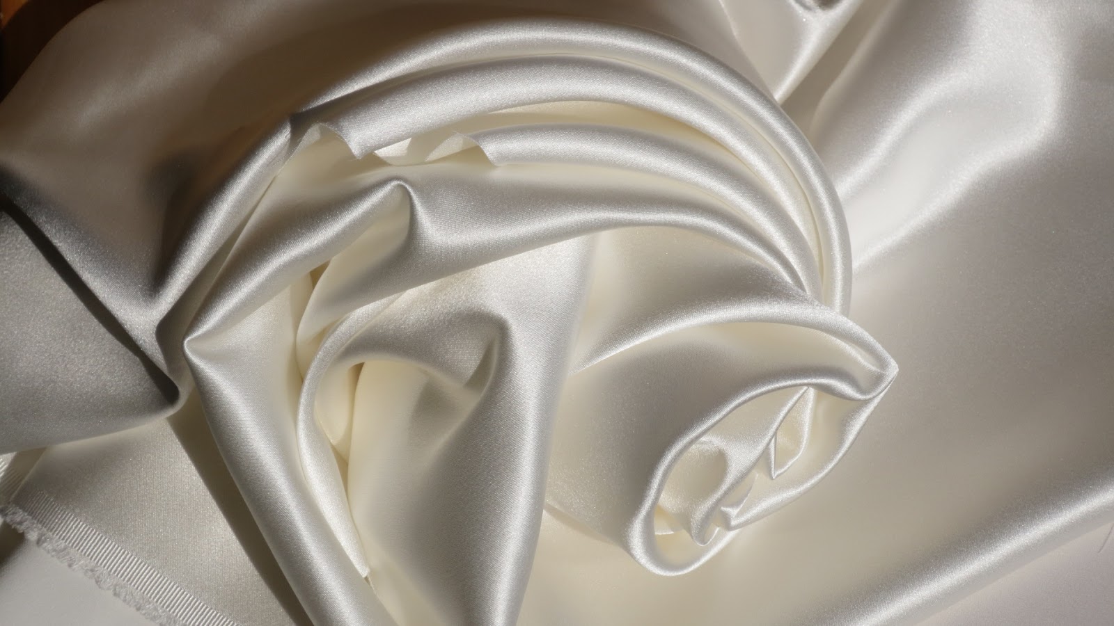 Predatex Silk: What is the best silk for a high quality wedding gown ...