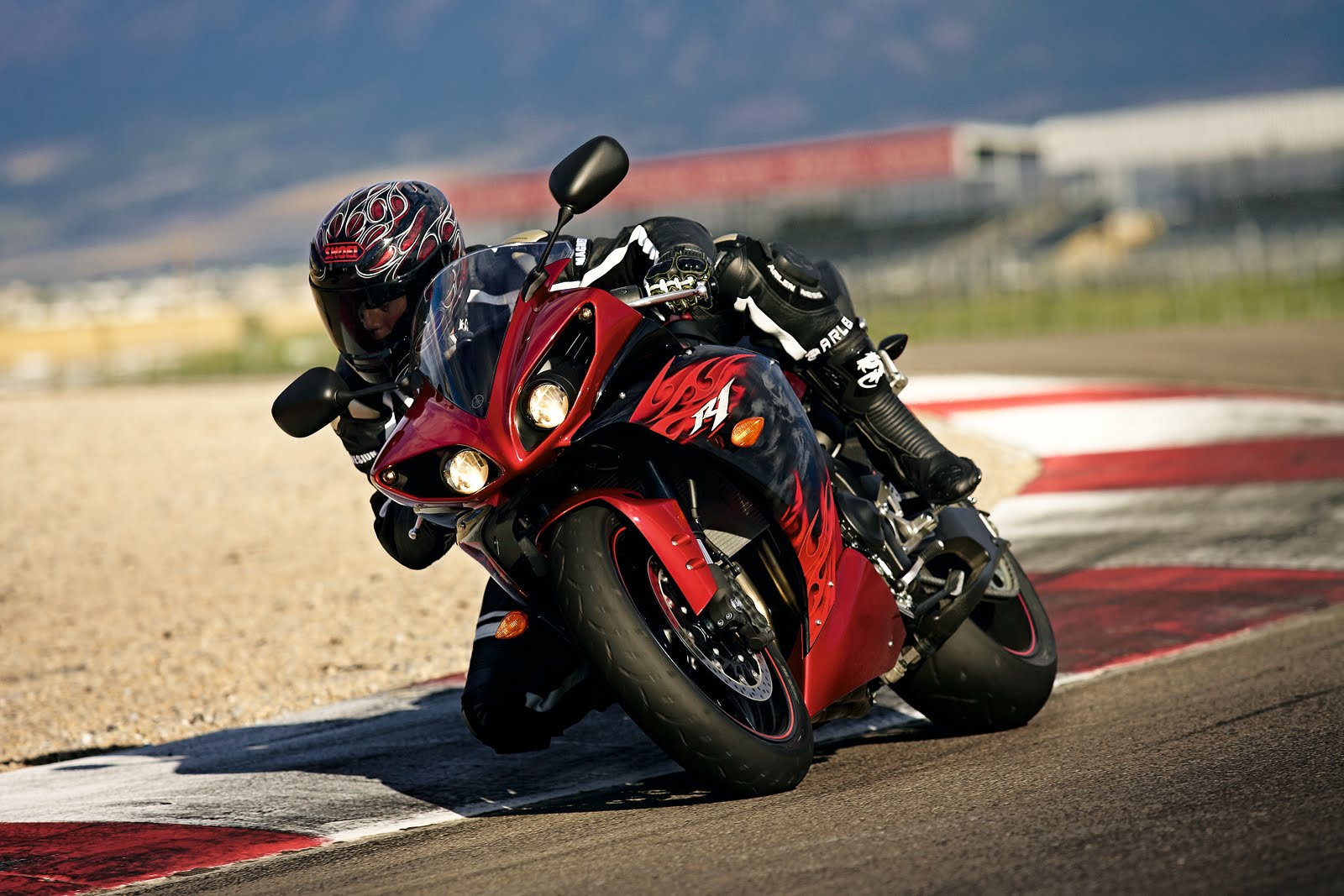 R2 MOTOS: MOTOS ESPORTIVAS DE 1000 A 751 CILINDRADAS