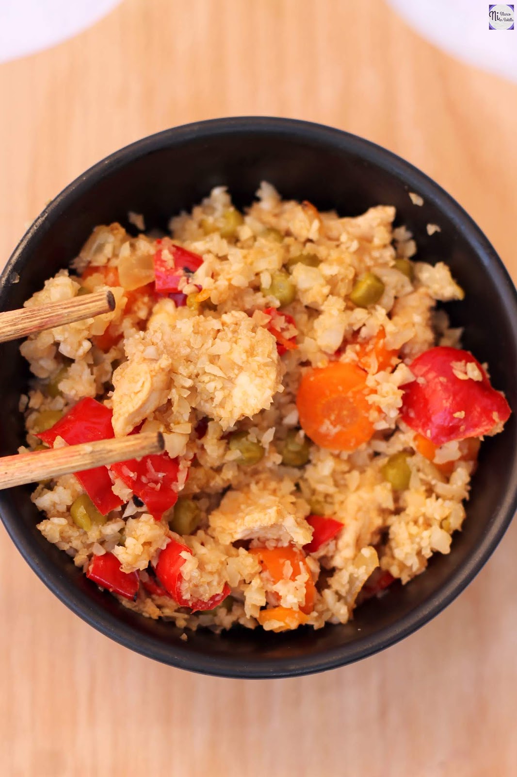 "Arroz" de coliflor con pollo a la barbacoa - Ni Blanco Ni en Botella