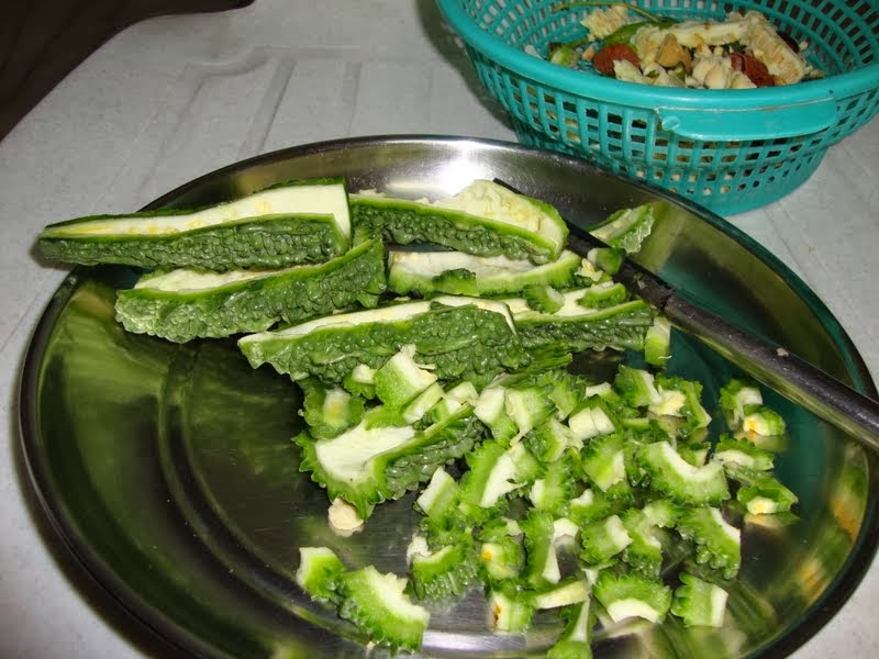 Geetha's Khazana: Pavaka Thoku [Bitter Gourd ]