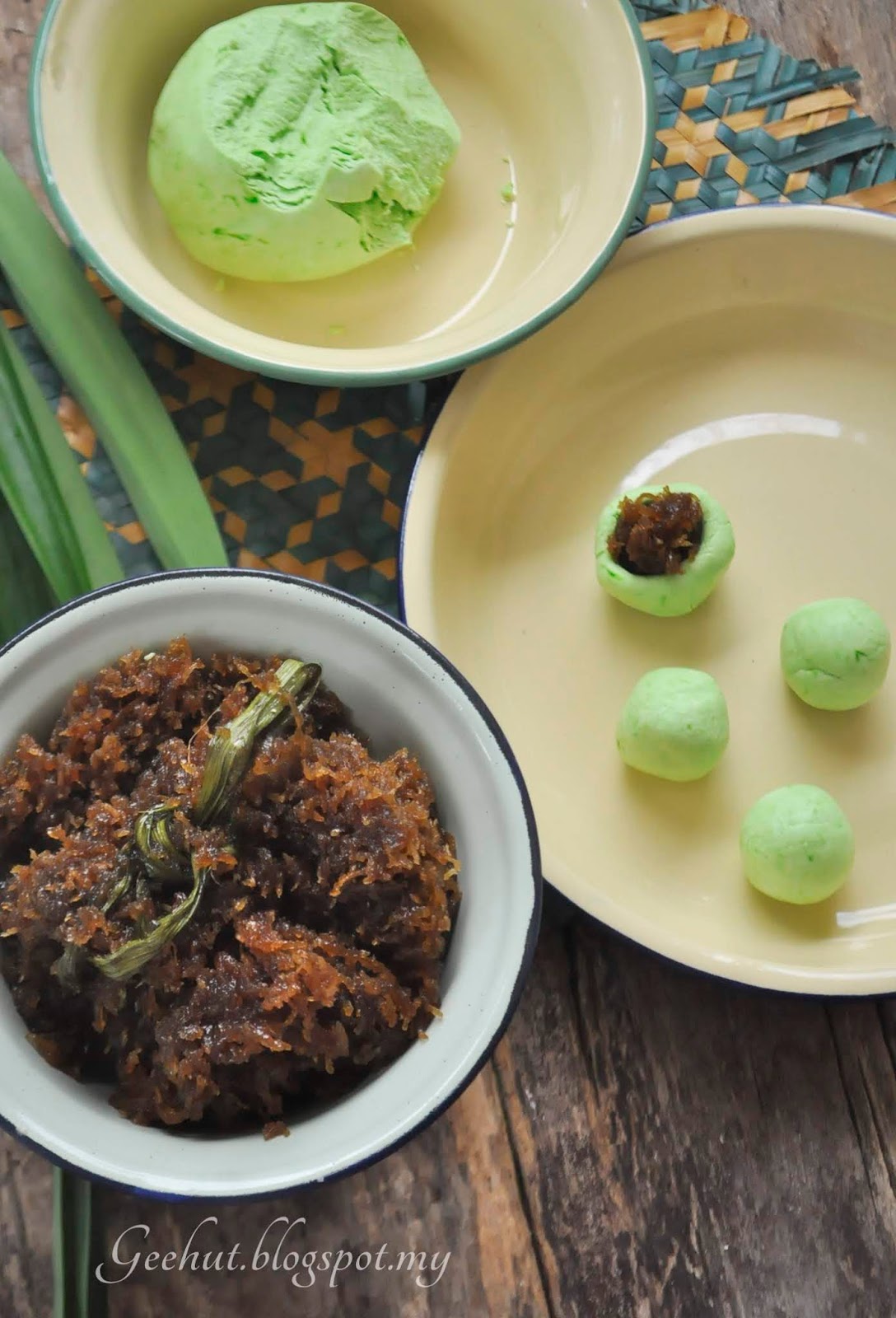 GeeHut: Badak berendam