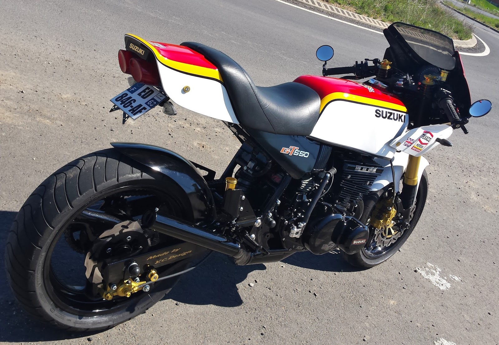 Y.C. Design: SUZUKI GT 550 1973 : RESTAURATION ET PREPARATION