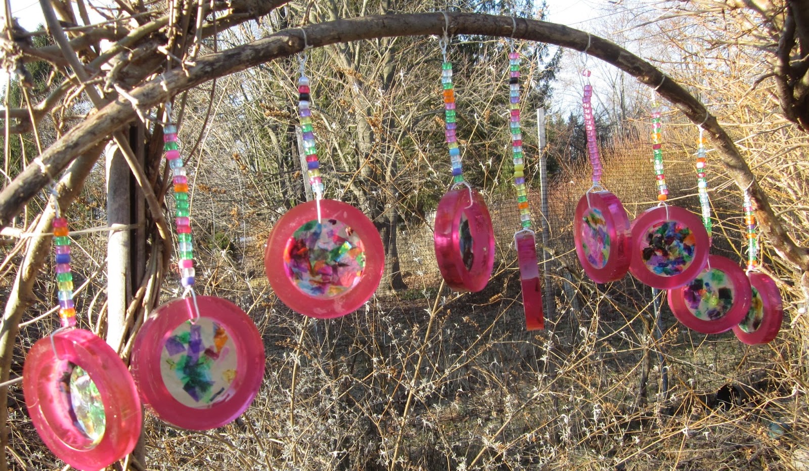 art and soul preschool: Rainbow Sun Catchers