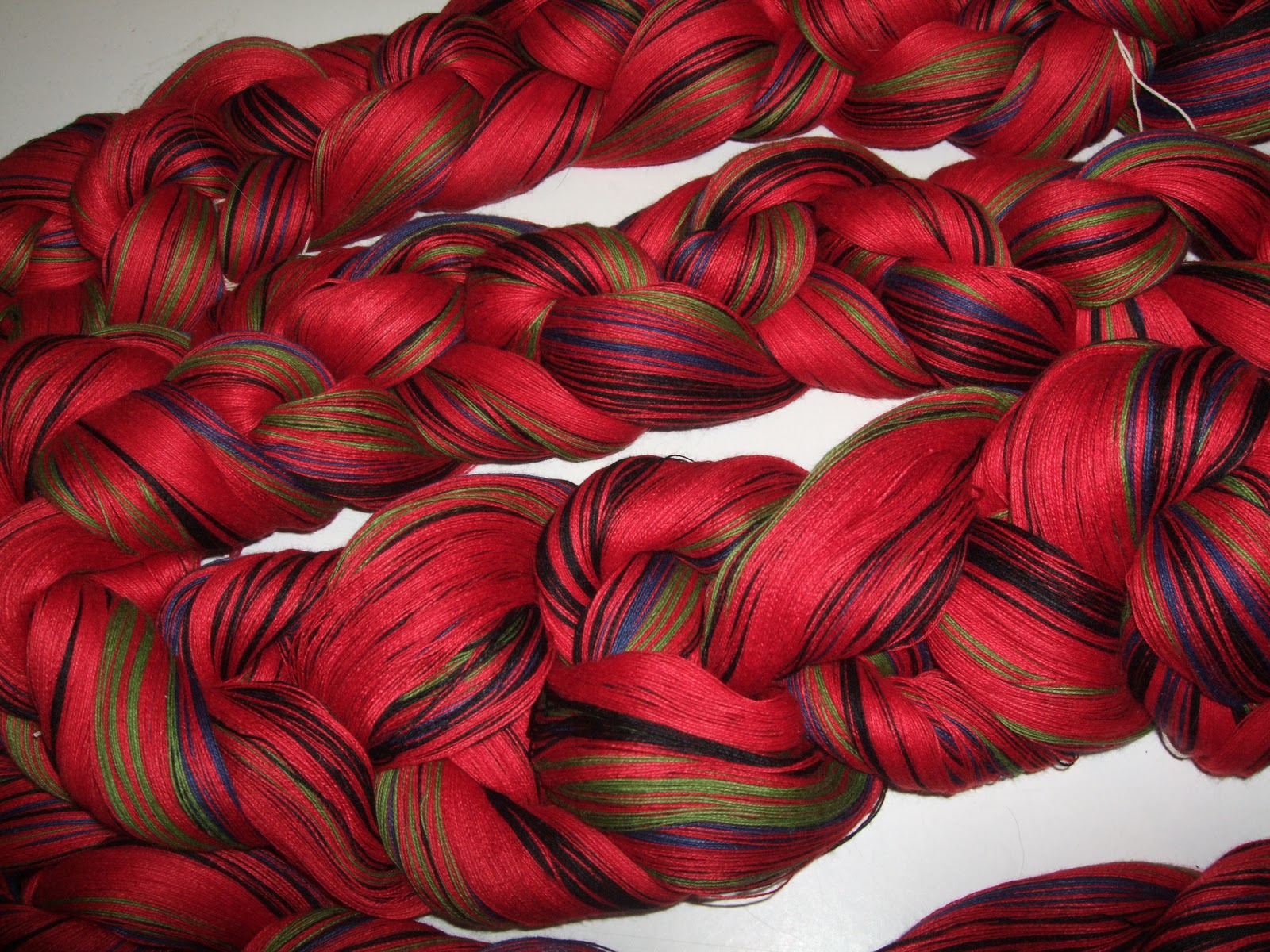 TROLLGARN: Röda vävar