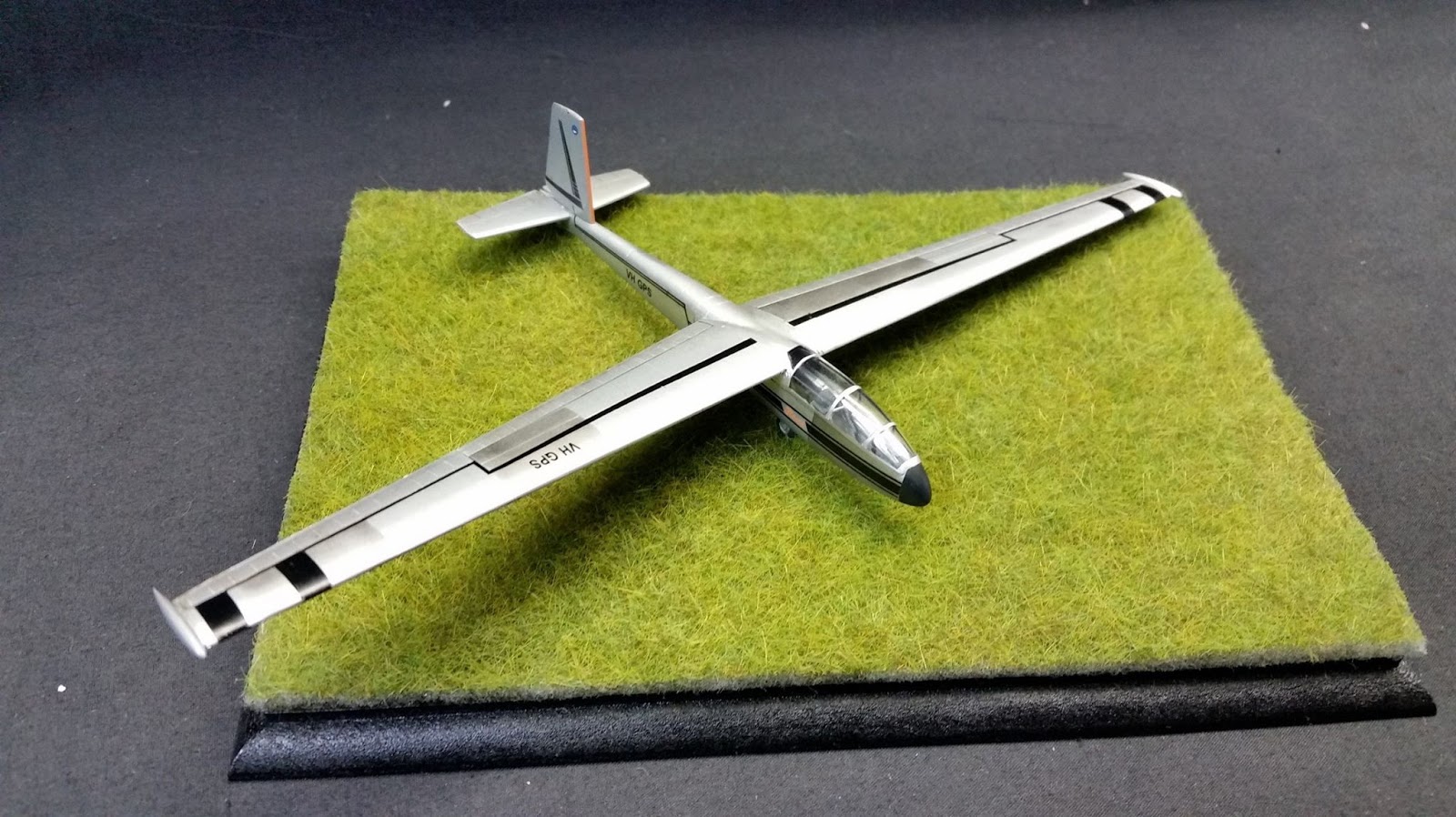 1/72 SH72384 L-13 Blanik built by Grant Barry