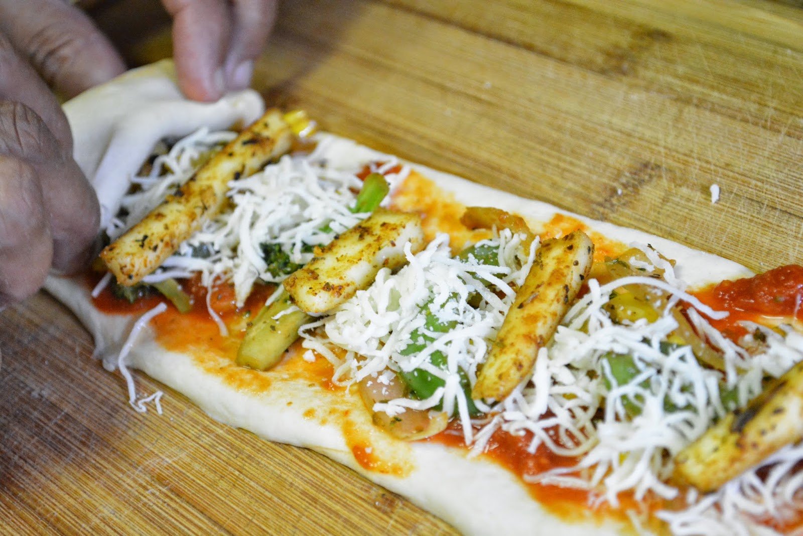 Food Frenzy....!!: Mini Strombolis!!