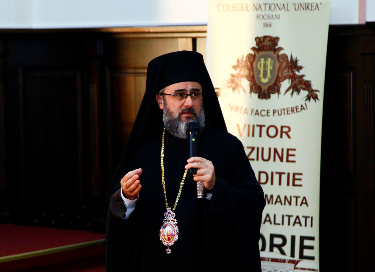 Arhiepiscopia Buzăului și Vrancei : „DUMNEZEU IUBEȘTE” PE TINERII ...