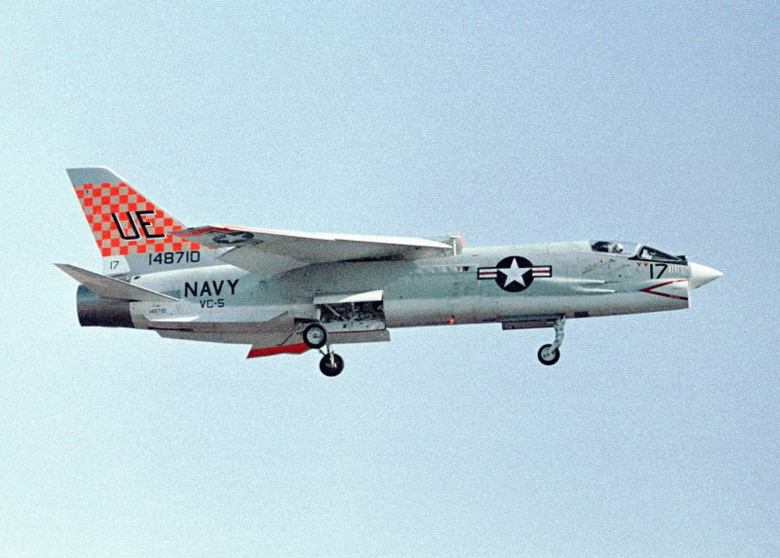 F-8 Crusader | Daffa's Blog