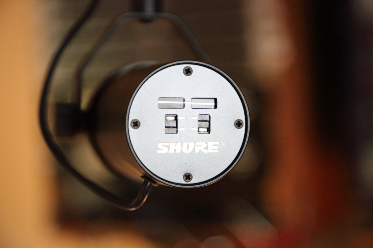 Proworkshop Gear: SHURE SM-7 STUDIO CLASSIC DYNAMIC MICROPHONE