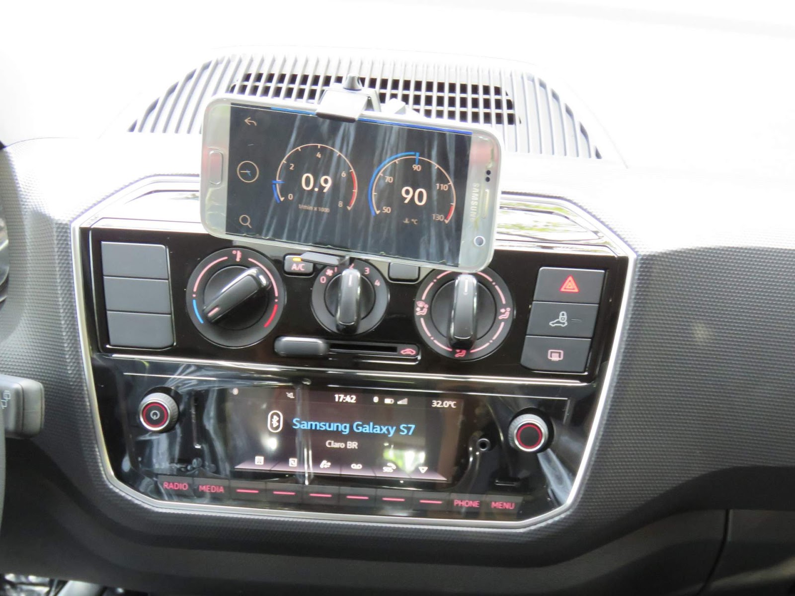 Vídeo: Volkswagen Up! 2018 - versão Move TSI em detalhes